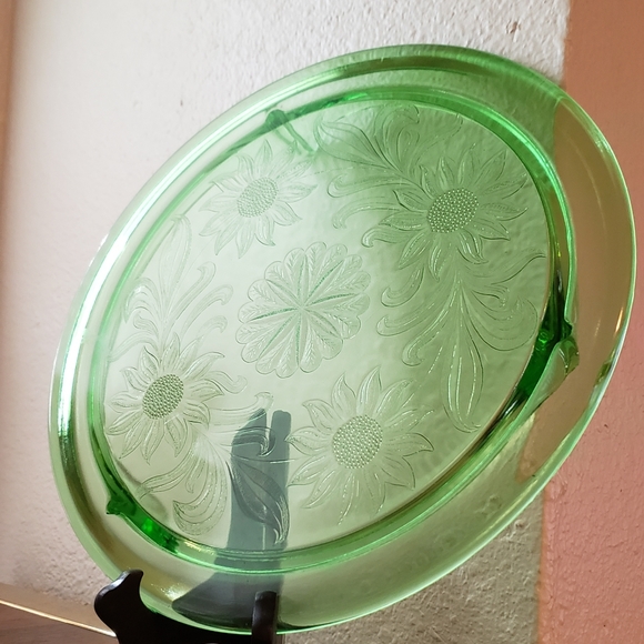 Kitchen | Vintage Depression Glass Daisy Pattern Footed Cake Plate ...